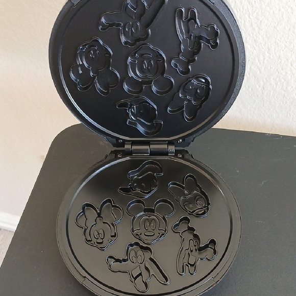 Toasty Baker | Kitchen | Disney Characters Waffle Baker With Dial ...